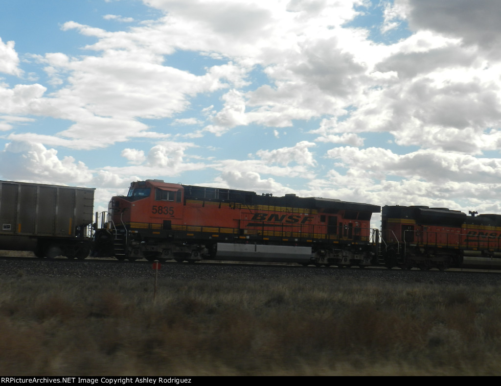 BNSF 5835